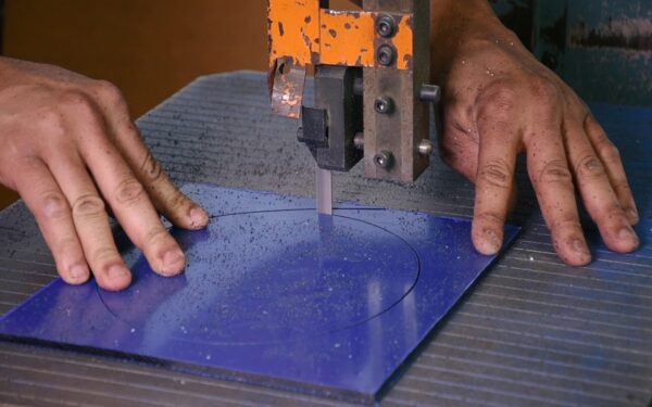 How To Cut Acrylic Sheet With Precision？ - FOW Mould