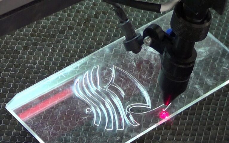 How To Cut Acrylic Sheet With Precision？ - FOW Mould